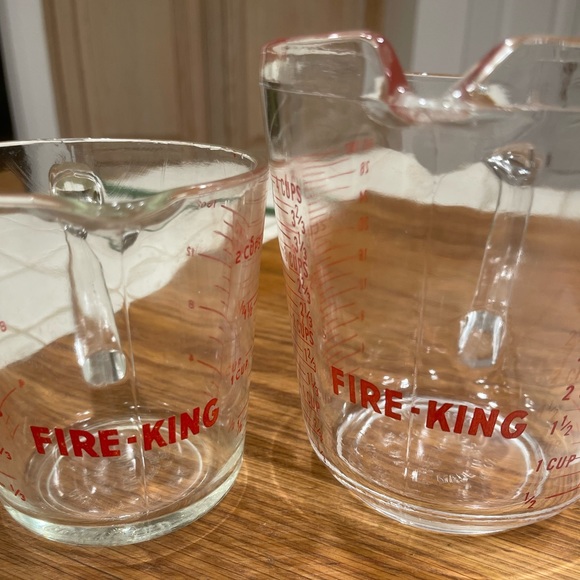 Fire King | Kitchen | Vintage Fire King Measuring Cups 2 And 4 Cup ...